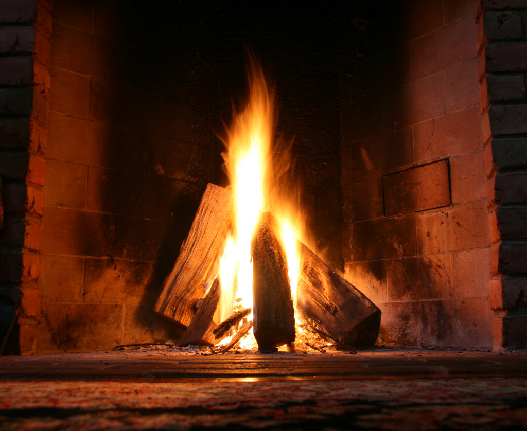 Colonial Fireplace | Peppermint Cottage Bed & Breakfast